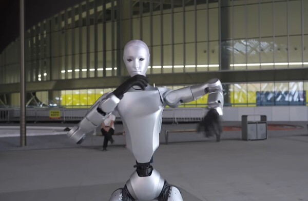 China’s Unitree Unveils 180cm Humanoid Robot “H2,” Shaking Up the Market